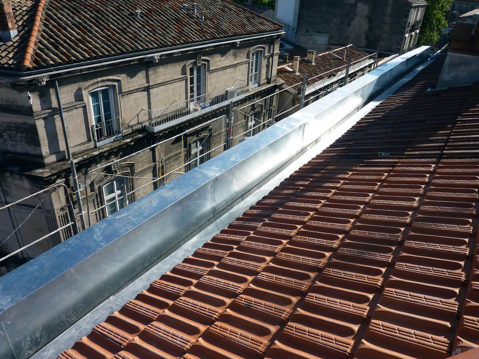 Chéneau Encaissé Zinc – La clinique du toit